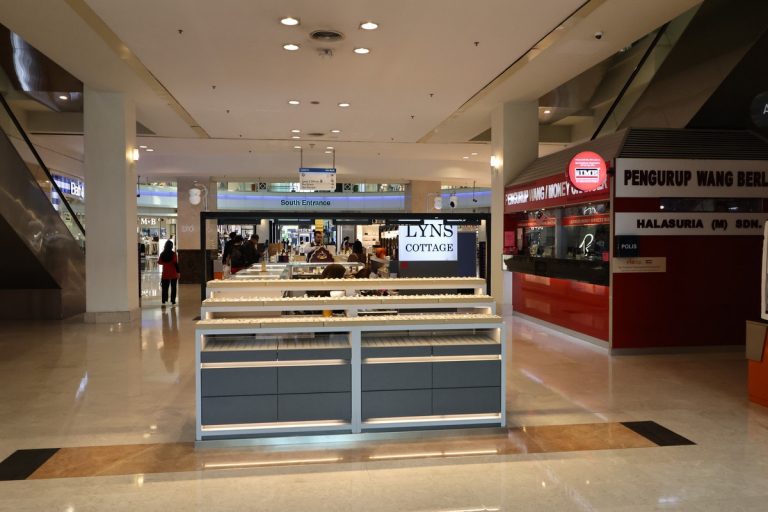 Lyns Cottage – the Curve Shopping Mall