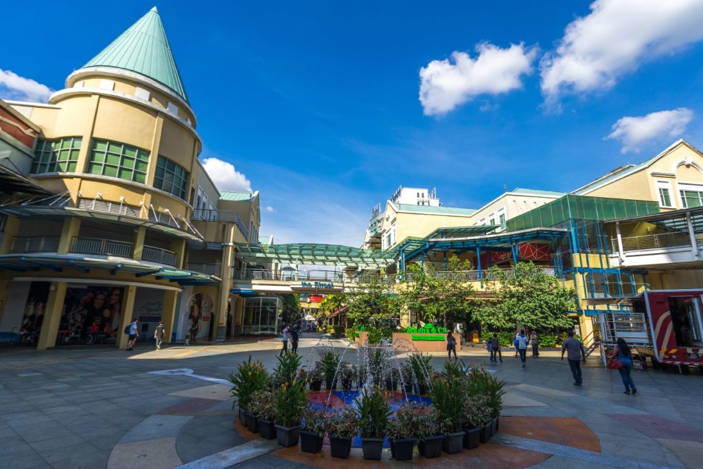 About Us – the Curve Shopping Mall