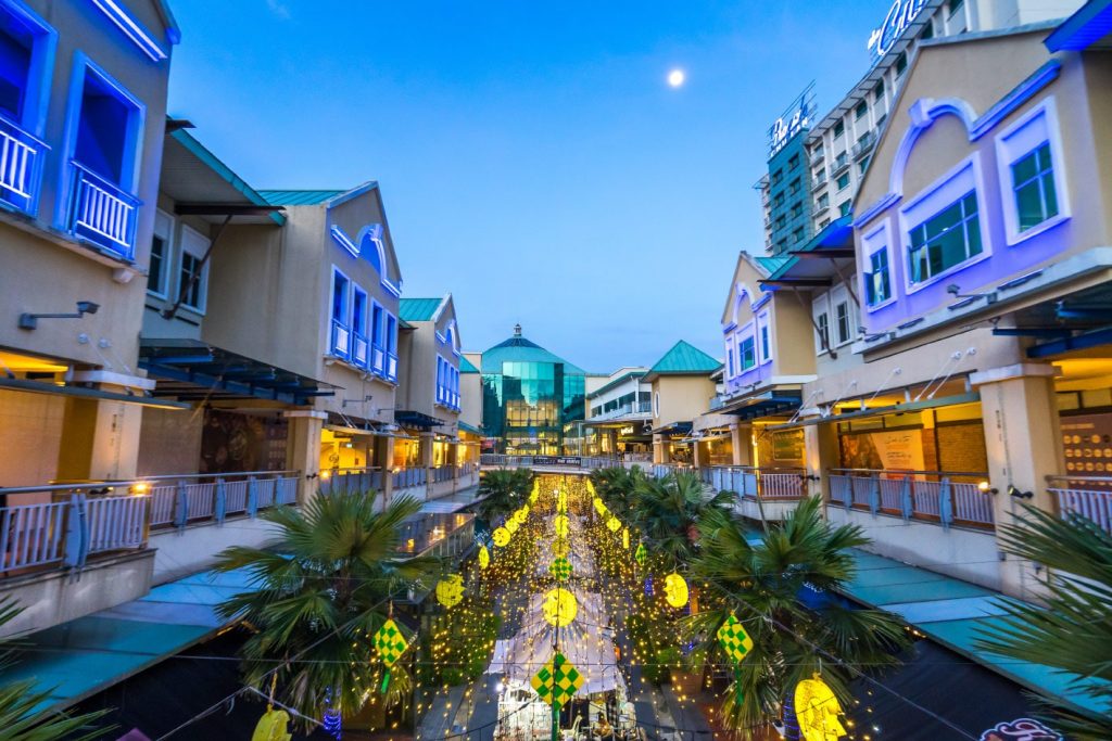 About Us – the Curve Shopping Mall