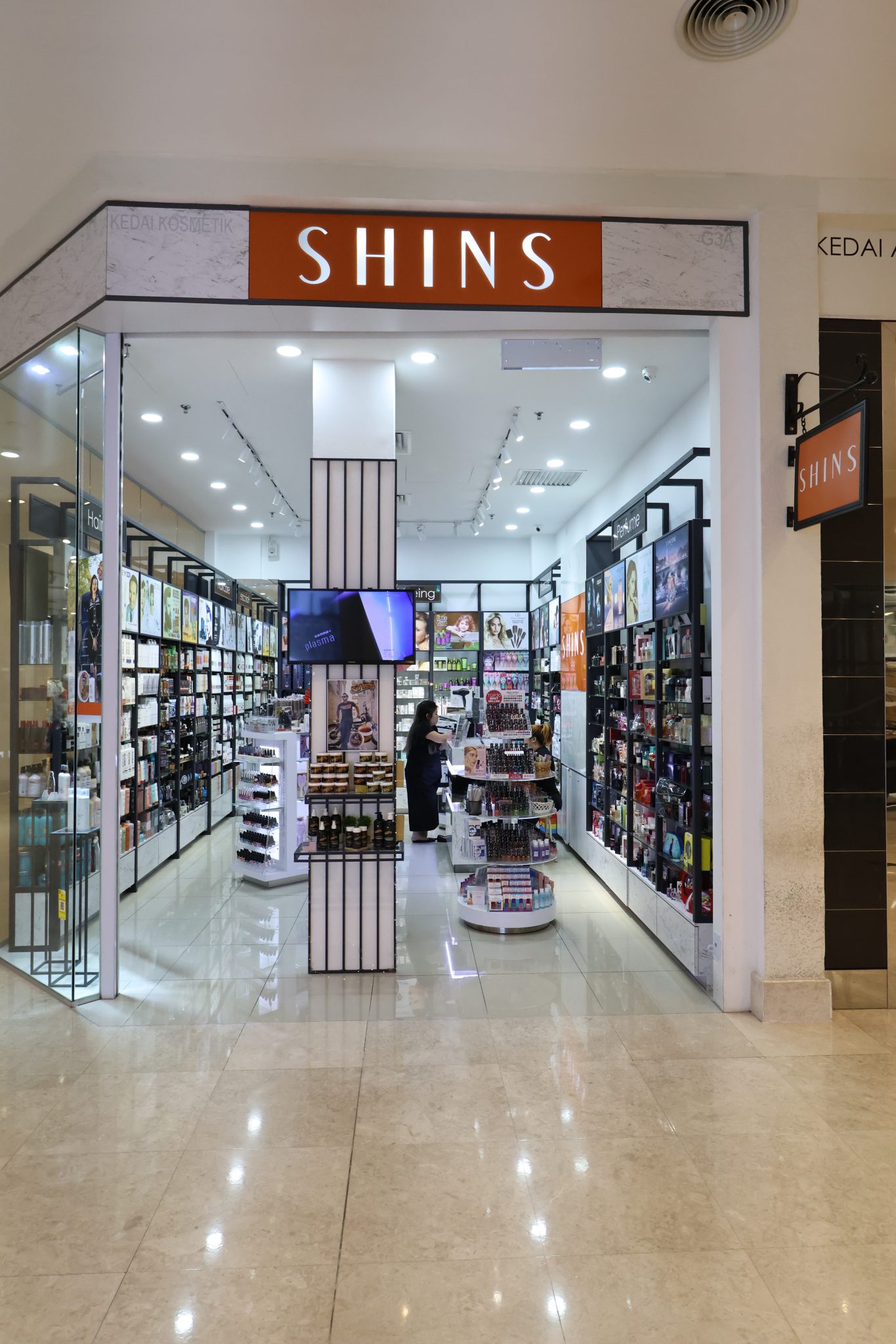 SHINS – the Curve Shopping Mall