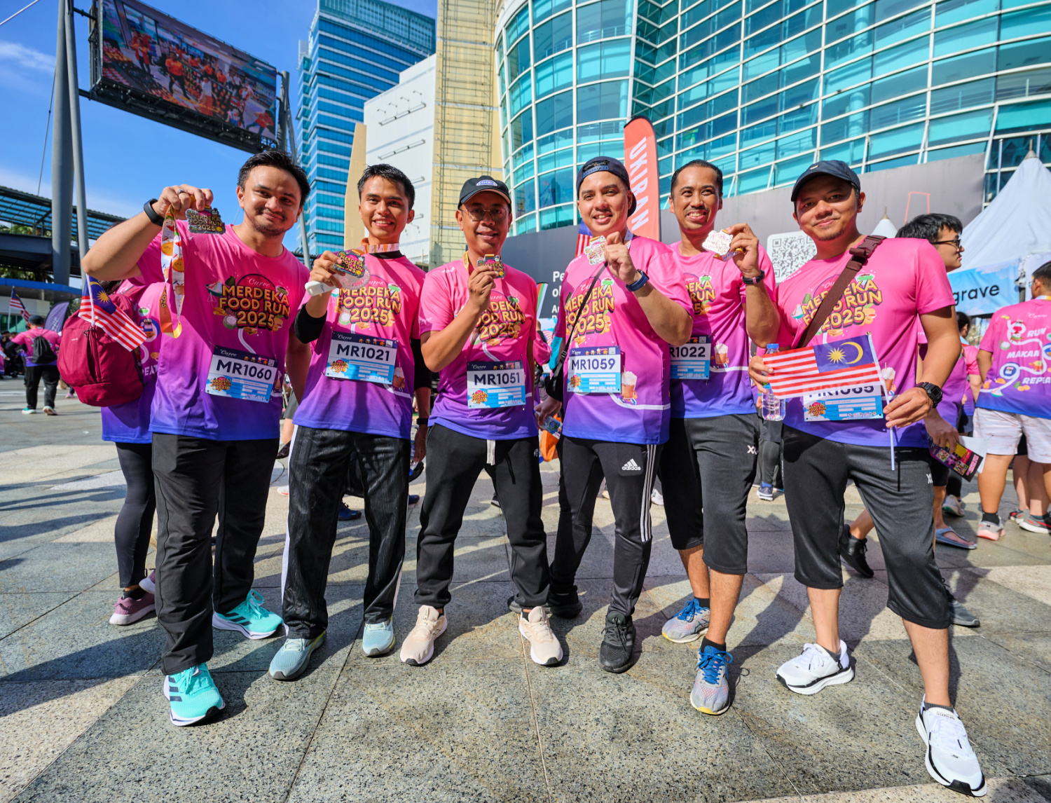 Thousands Celebrate Food, Fitness, and Unity at the Curve Merdeka Food ...